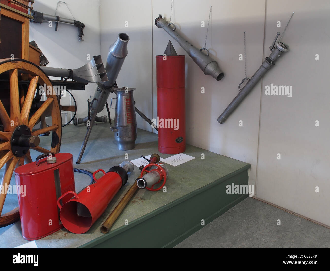 'Verschillende brandblusspuitmonden' shows various types of fire ...