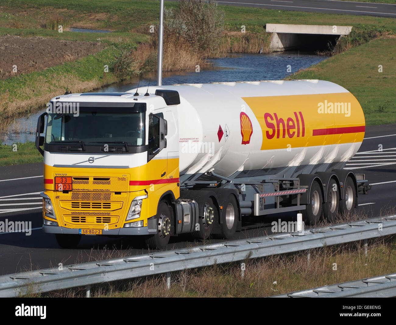 Shell fuel truck hi-res stock photography and images - Alamy