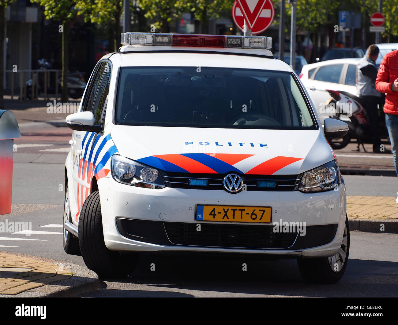 VW politie auto Stock Photo - Alamy