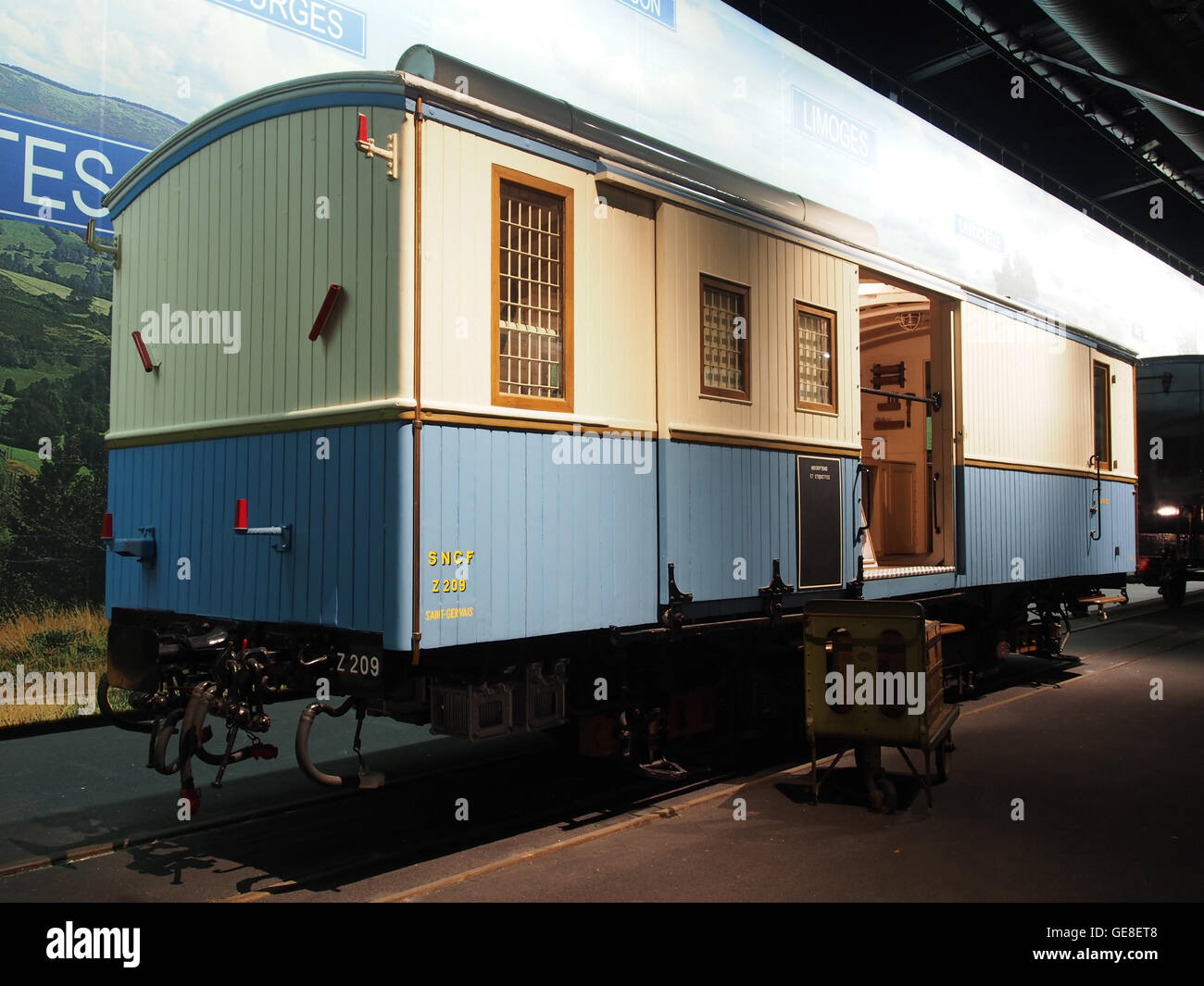 The SNCF Z209 is a type of French railway wagon, captured in this photo ...
