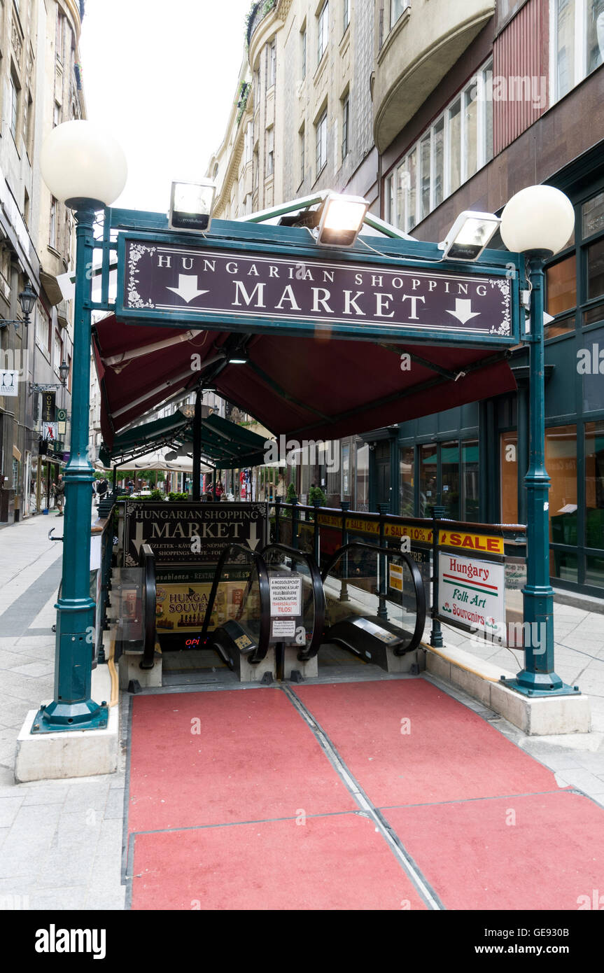 Entrance to the basement Hungarian shopping market in Váci Street (Váci ...