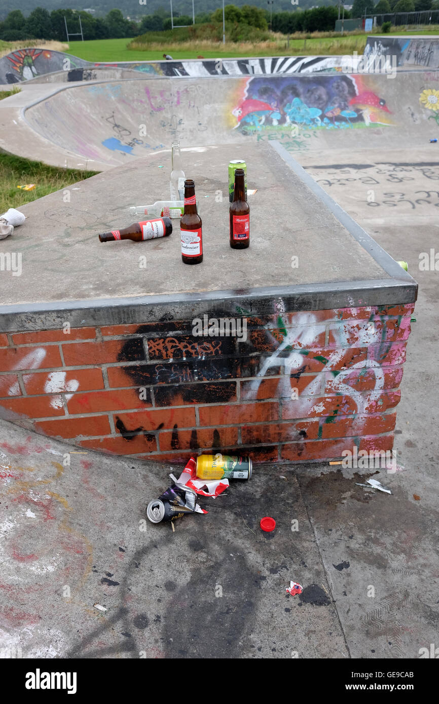 After party rubbish hi-res stock photography and images - Alamy