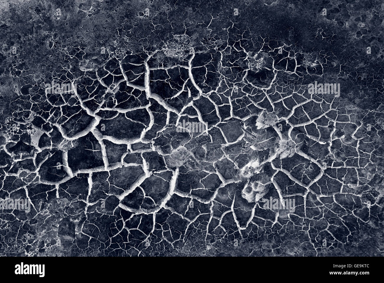 The sun beat down mercilessly on the dry earth Stock Photo - Alamy