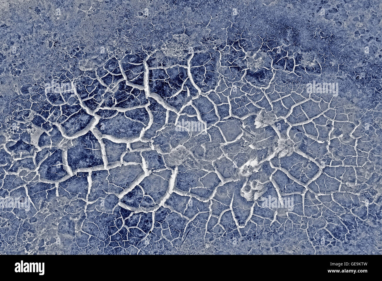 The sun beat down mercilessly on the dry earth Stock Photo - Alamy