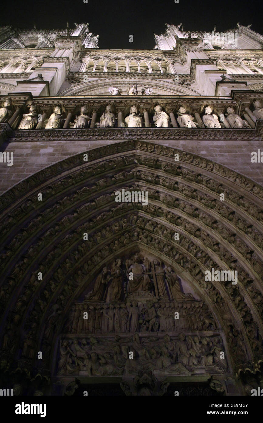 Notre Dame de Paris in noir style Stock Photo - Alamy