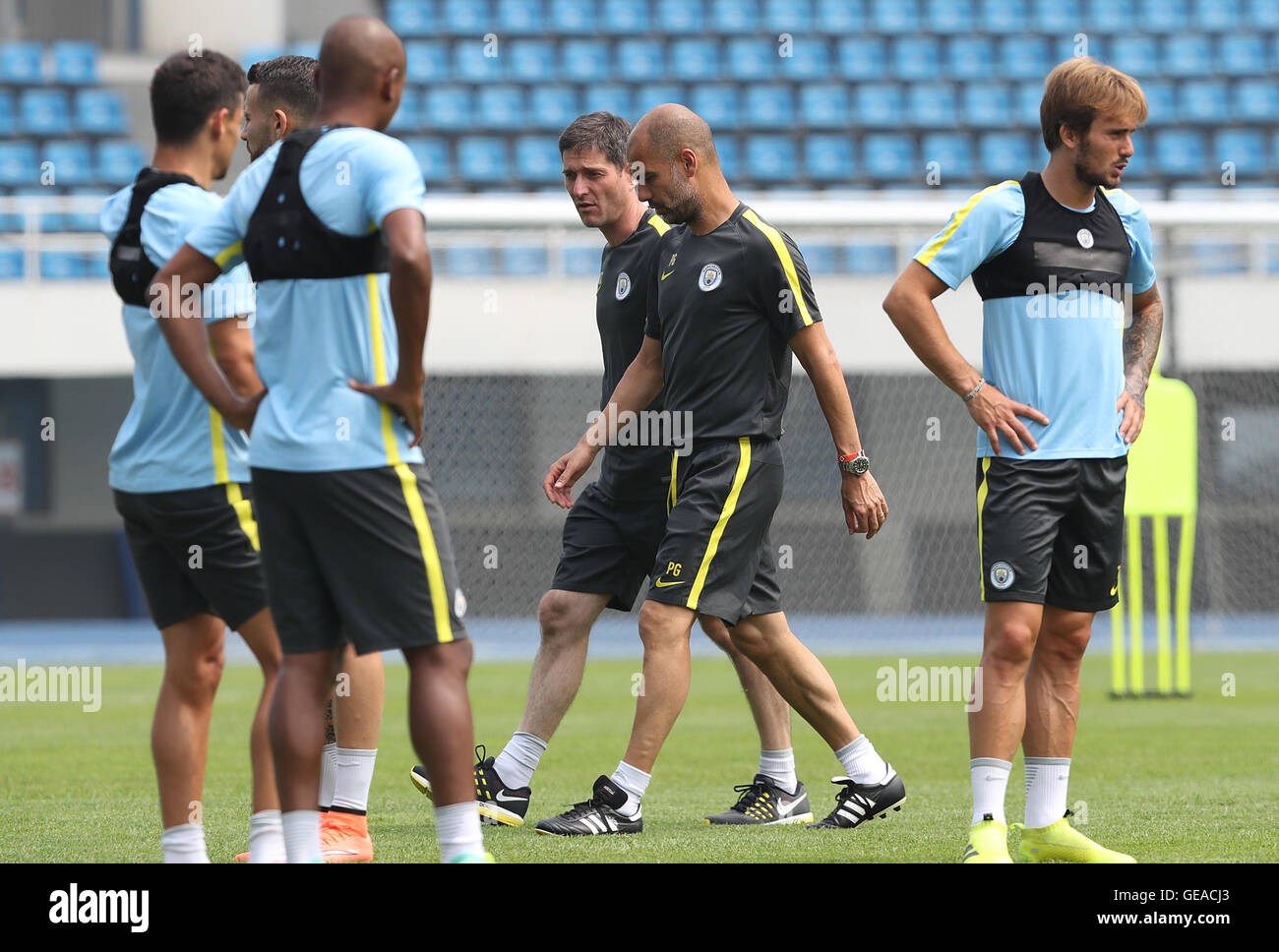 Manchester city pep guardiola training hi-res stock photography and ...