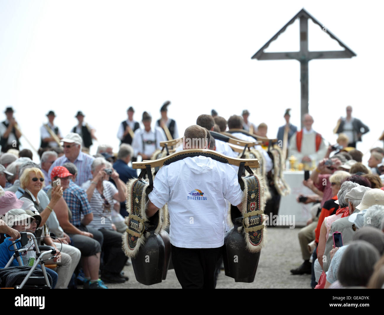 Open air church service hi-res stock photography and images - Alamy
