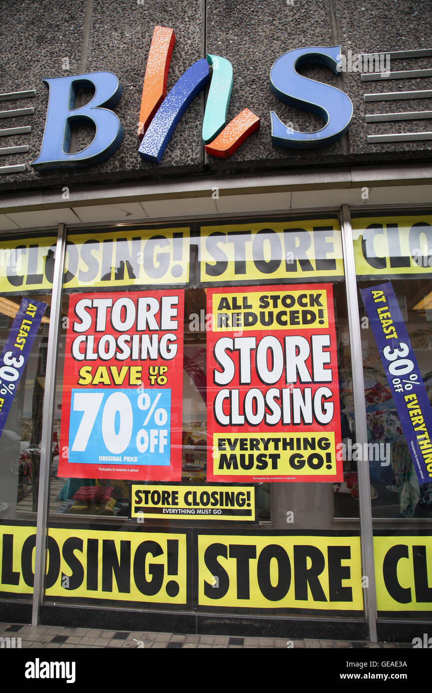 A sign at the bhs store in wood green hi-res stock photography and ...