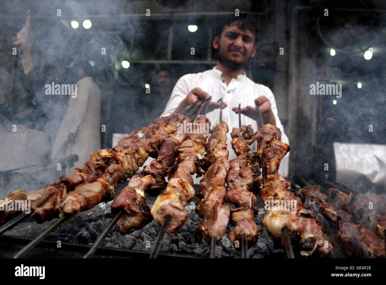 Peshawar. 24th July, 2016. A Pakistani chef prepares traditional ...