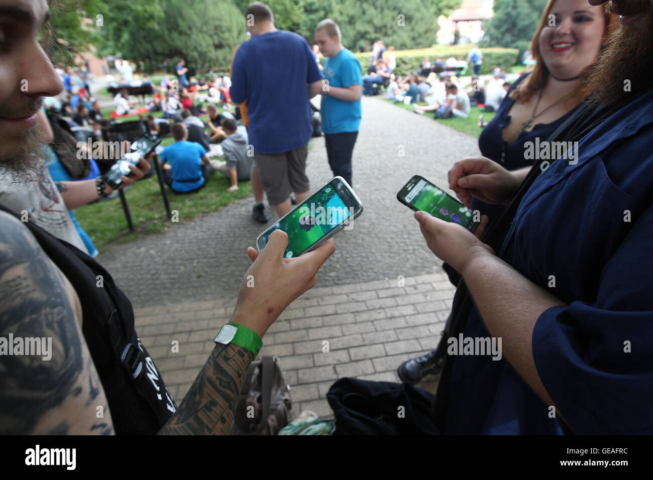 Crowd of people playing pokemon go hi-res stock photography and images ...