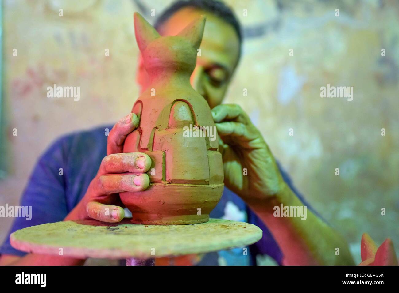 Egyptian pottery workshop hi-res stock photography and images - Alamy