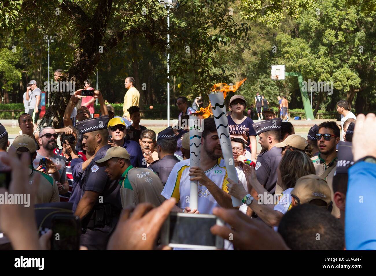 The Olympic torch passed through Ibirapuera Park on Sunday afternoon ...