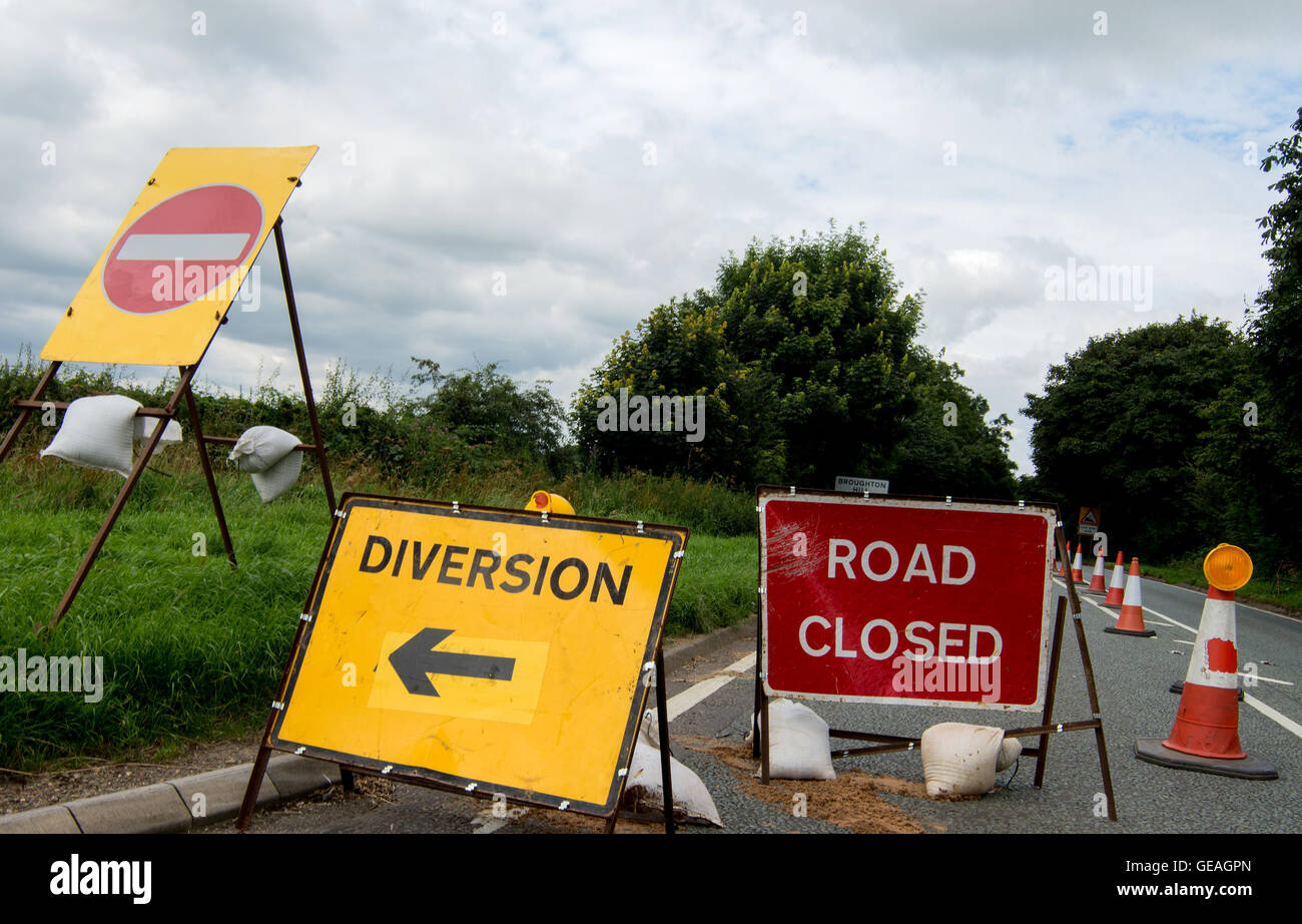Land slide and cars hi-res stock photography and images - Alamy