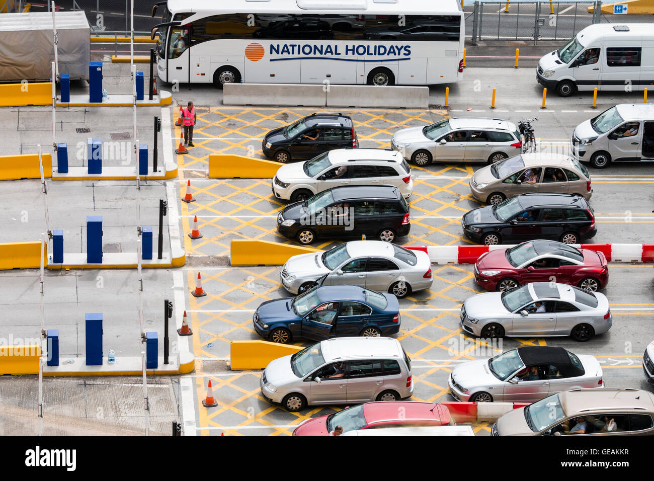 Queue at port disruption hi-res stock photography and images - Alamy