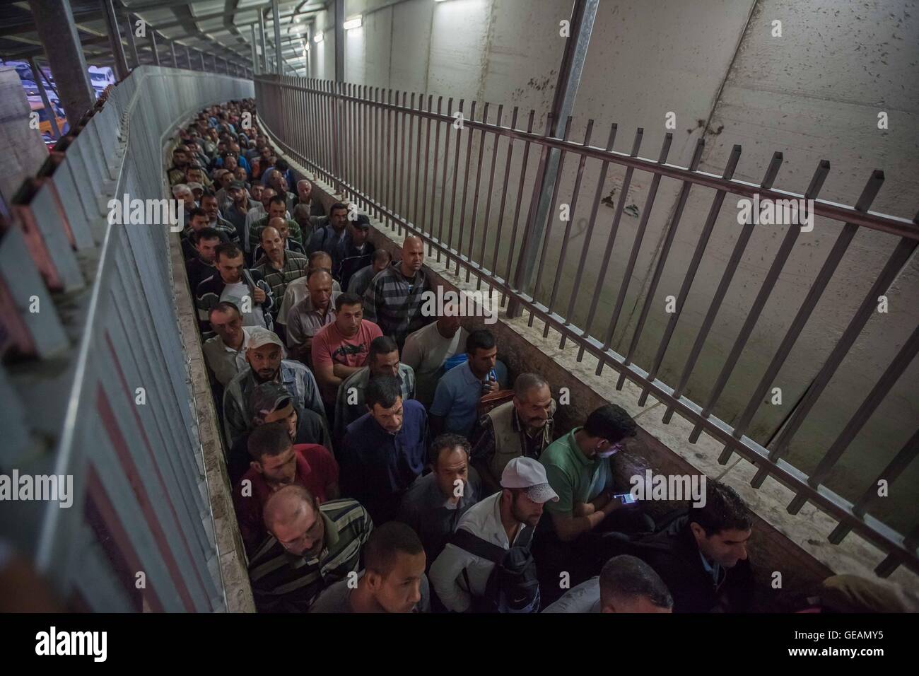 Palestinian labourers hi-res stock photography and images - Alamy