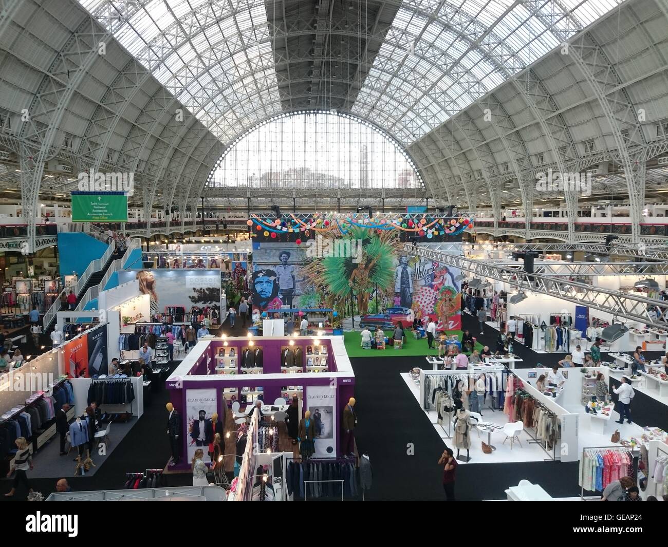 Pure london fashion show hi-res stock photography and images - Alamy