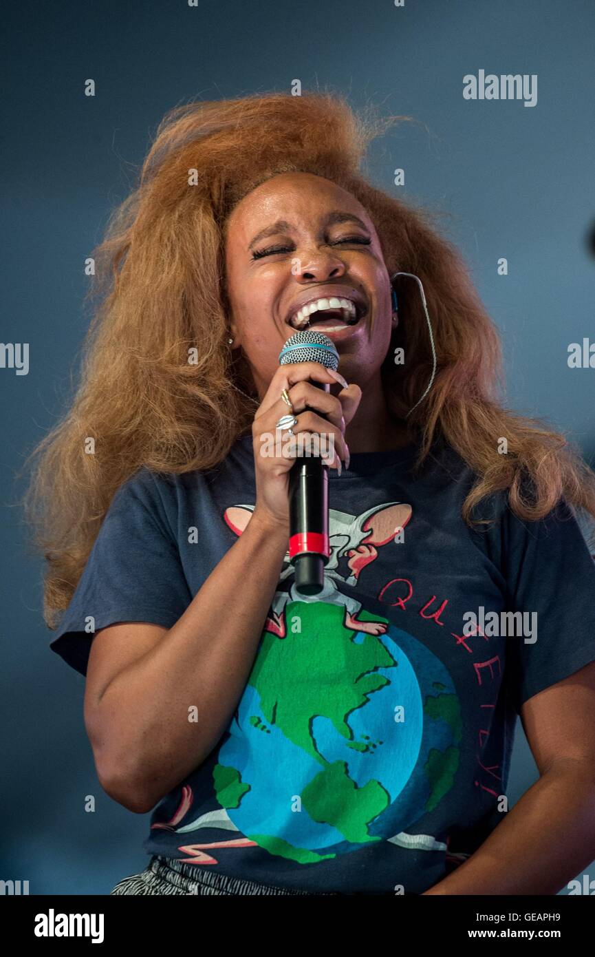 Sza on stage hi-res stock photography and images - Alamy