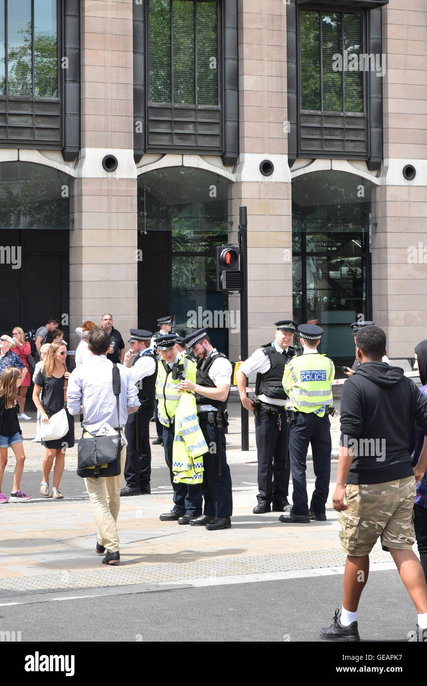 Police cordon outside westminster hi-res stock photography and images ...