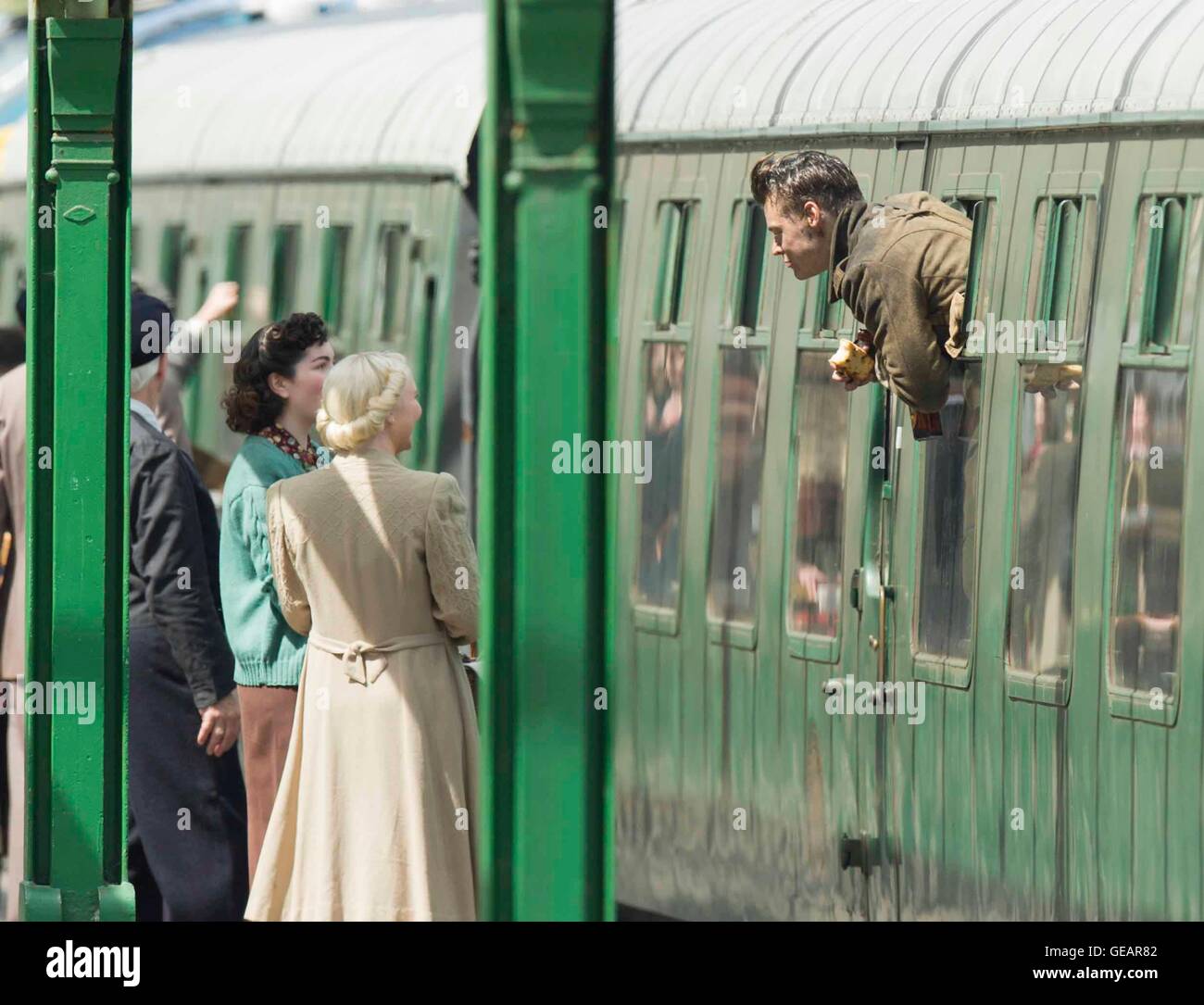 1940 train platform hi-res stock photography and images - Alamy