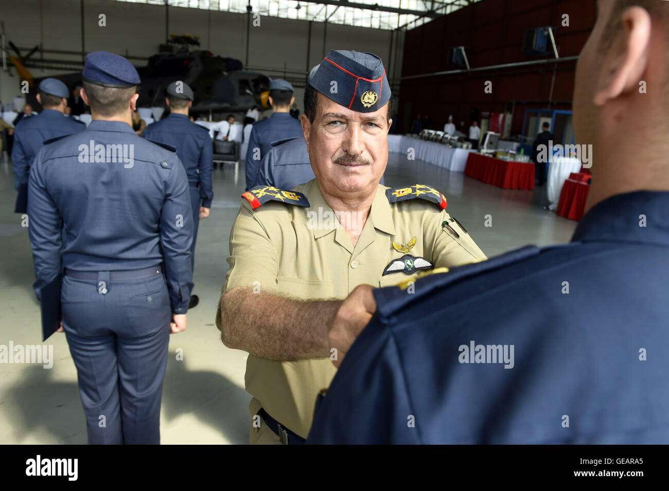 Iraqi army aviation command and iraqi army hi-res stock photography and ...
