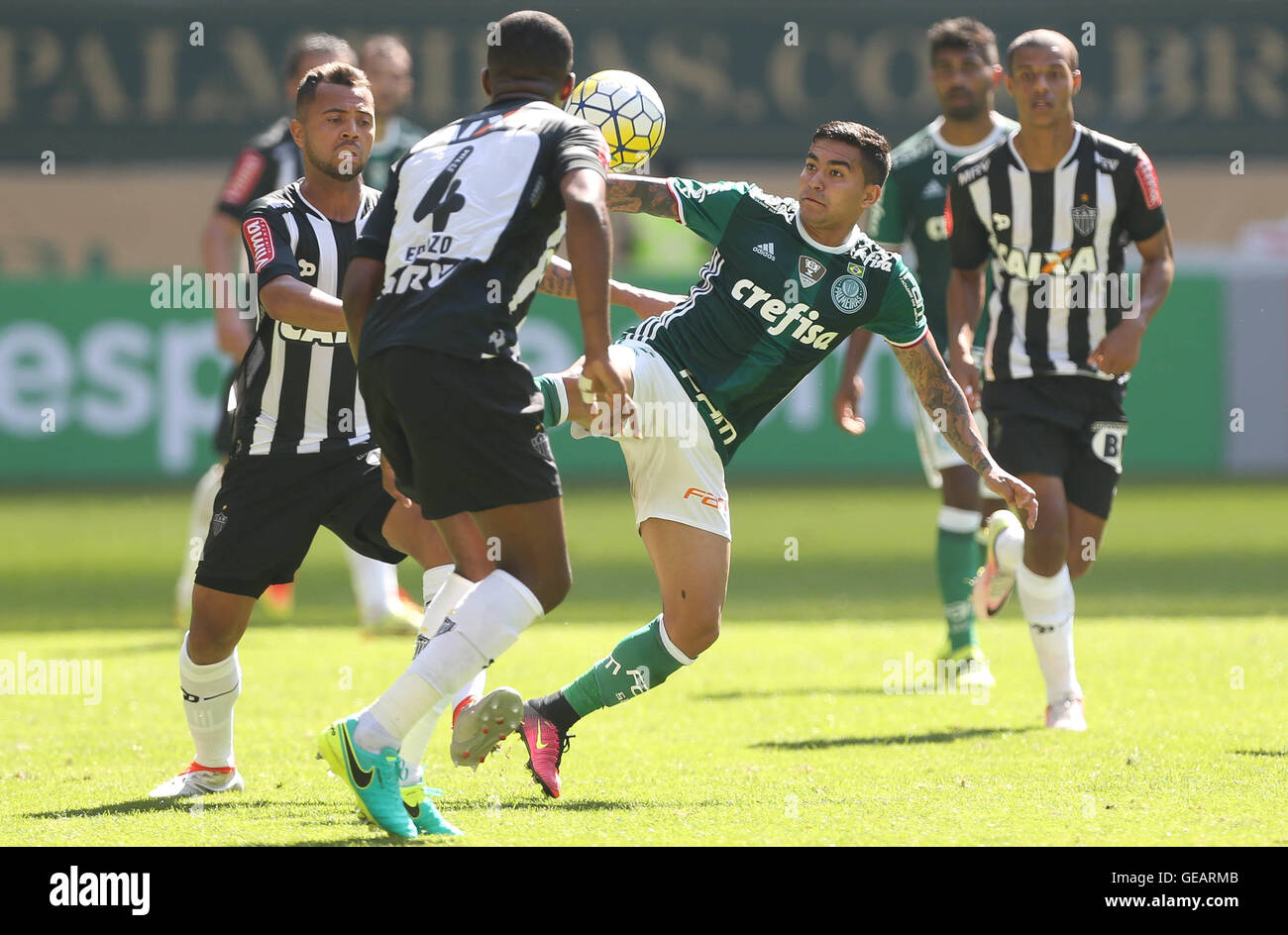 Dudu player, SE Palmeiras, ball dispute with Erazo player, C Atl?tico ...