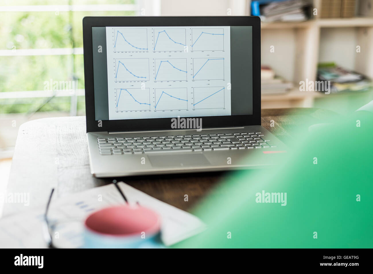 Line graphs hi-res stock photography and images - Alamy