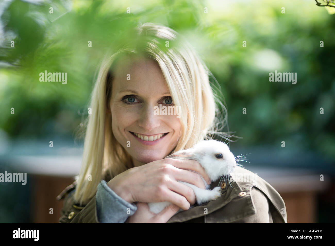 Little hare hi-res stock photography and images - Alamy