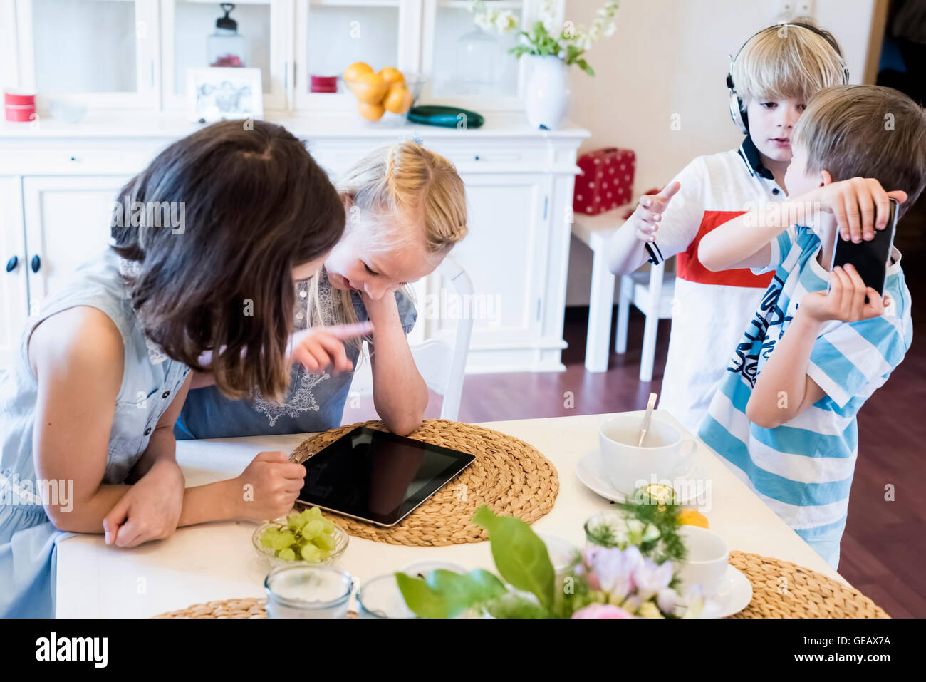 Children sharing mobile devices Stock Photo - Alamy