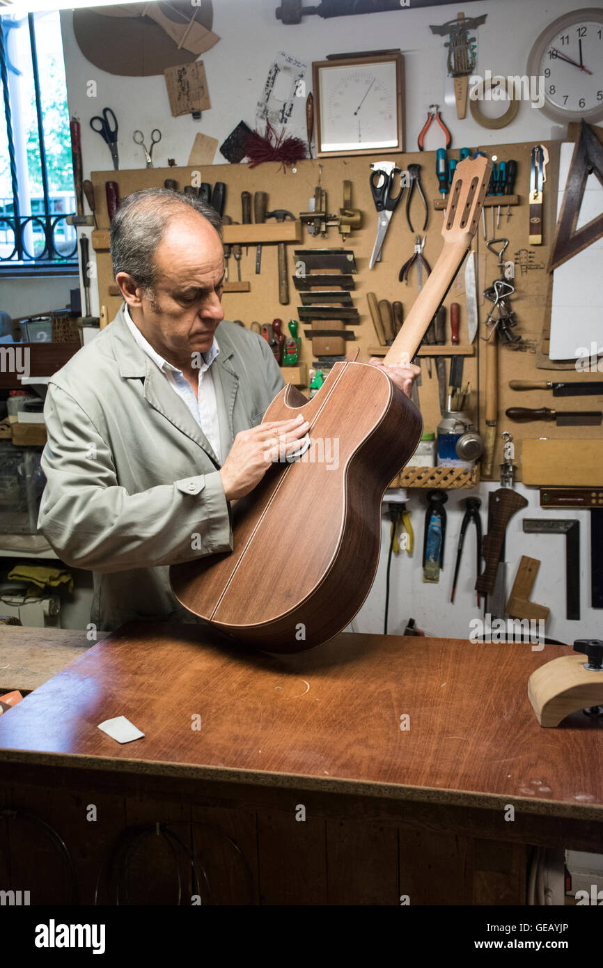 Luthier hi-res stock photography and images - Alamy