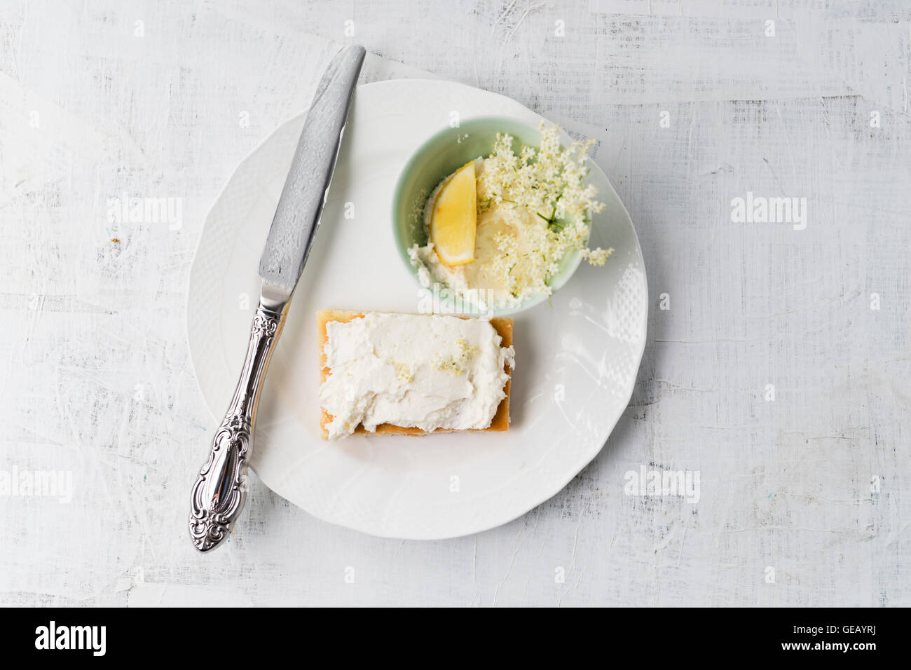 Elder cream cake hi-res stock photography and images - Alamy