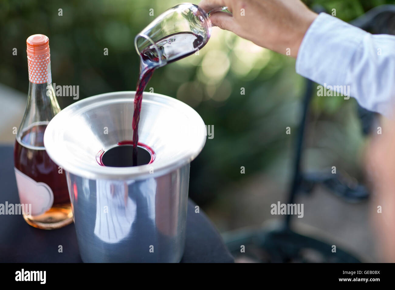 Pouring one out hi-res stock photography and images - Alamy