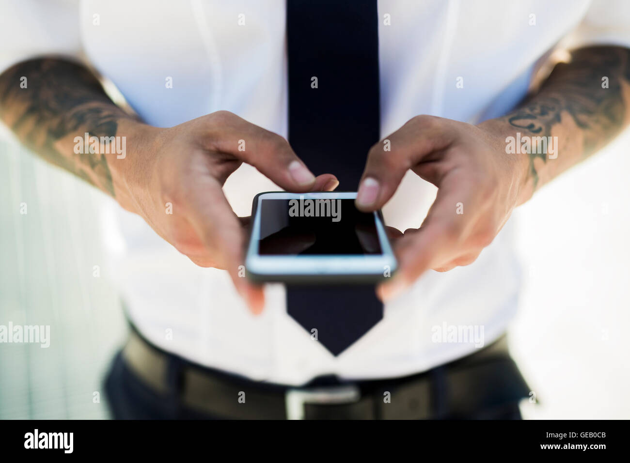 Mans hand text messaging hi-res stock photography and images - Alamy