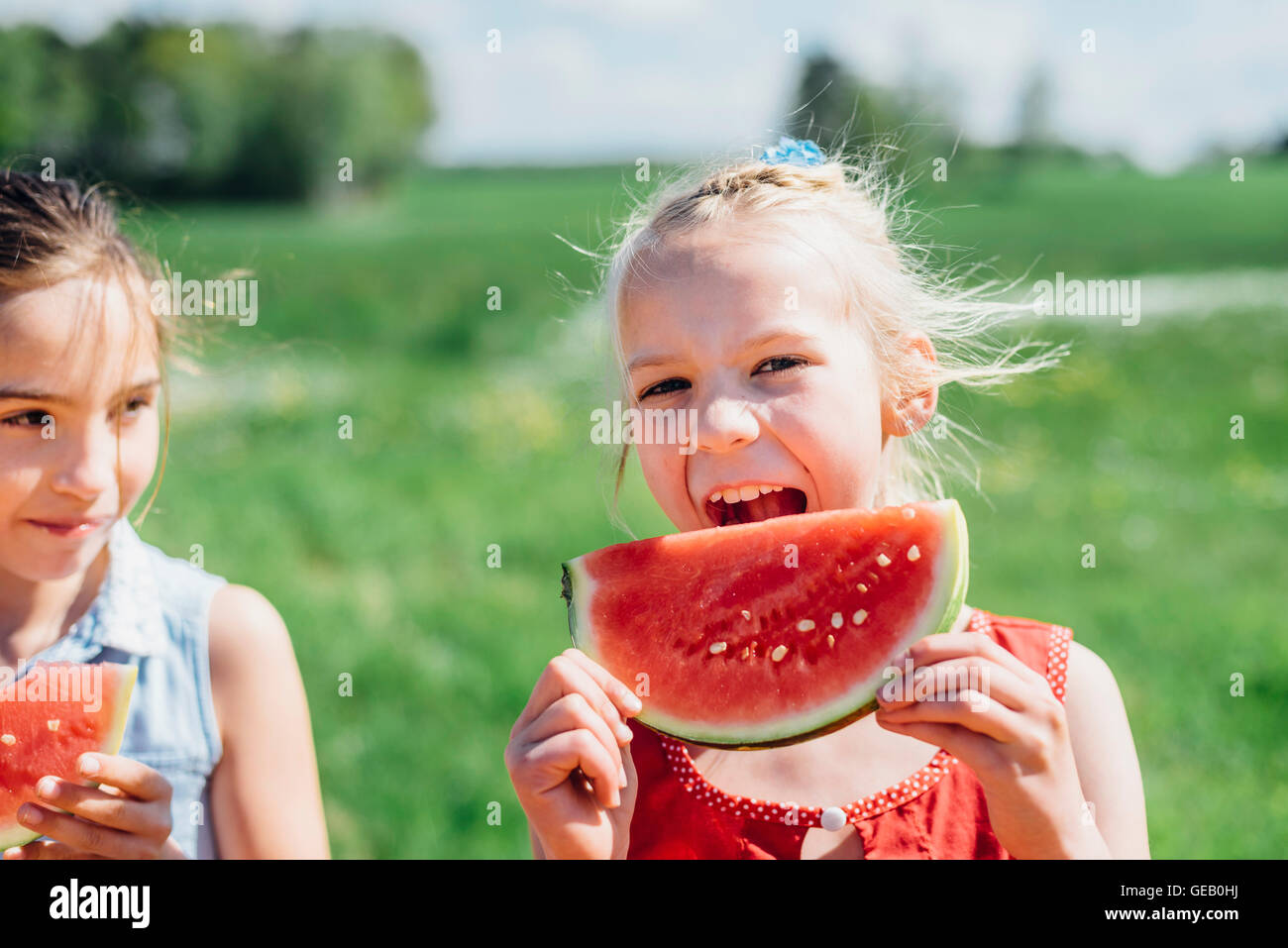 Girls with watermelon slices hi-res stock photography and images - Alamy