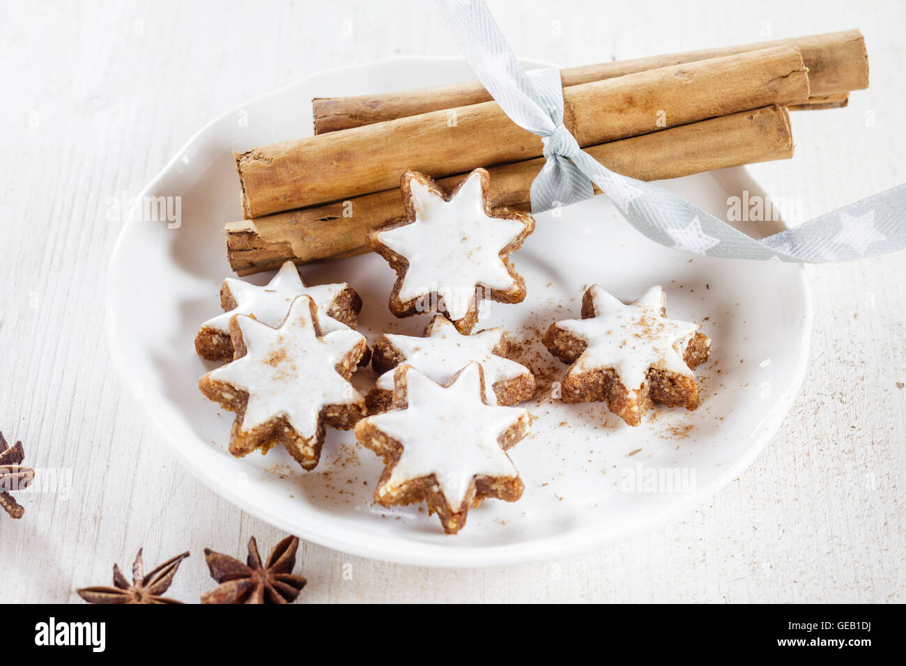 Home-baked Christmas cookies, cinnamon stars, star anise Stock Photo ...
