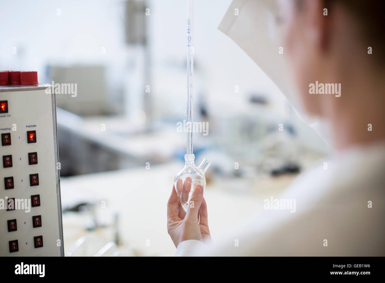 Round bottom flask hi-res stock photography and images - Alamy
