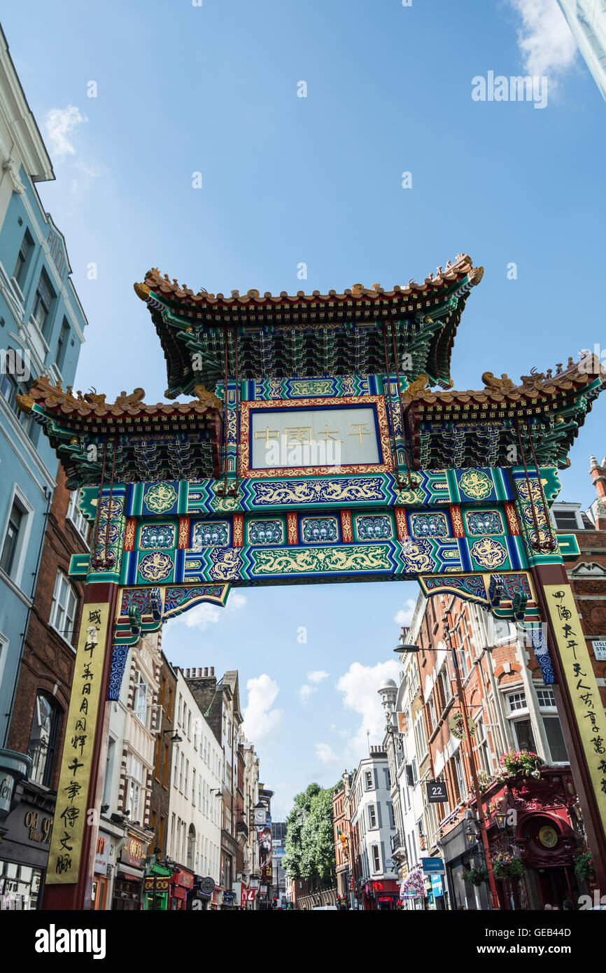 Entrance chinatown london hi-res stock photography and images - Alamy