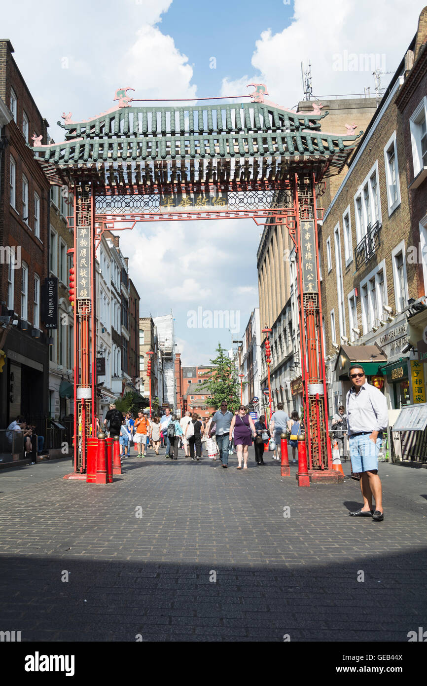 Chinatown chinese england london soho gate hi-res stock photography and images - Alamy