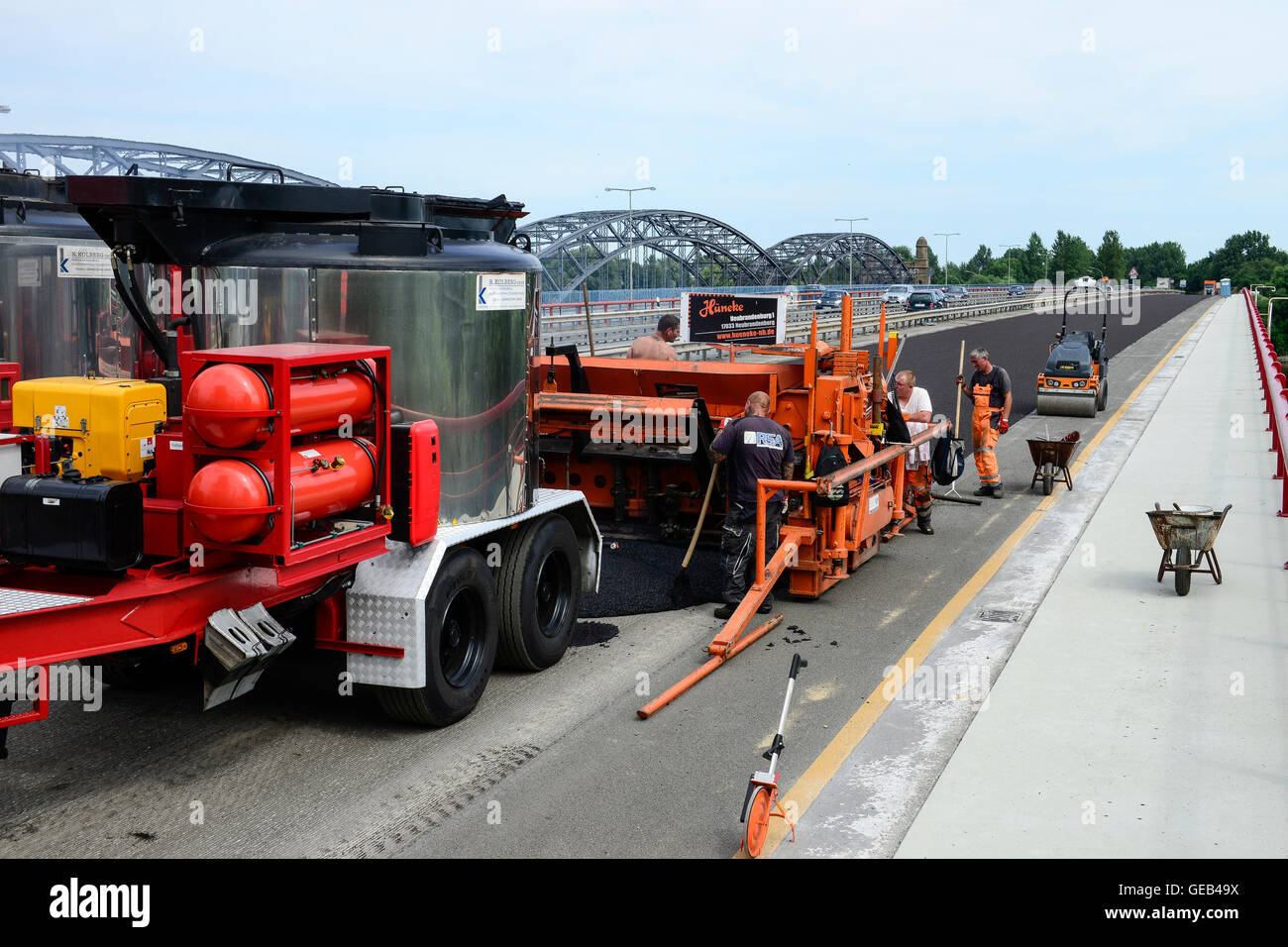 Europabruecke hi-res stock photography and images - Alamy