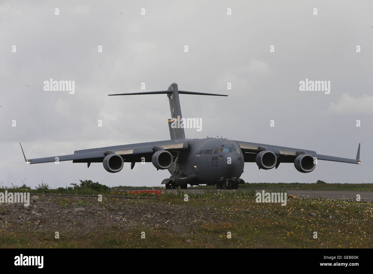 The Boeing C-17 Globemaster III is a large military transport aircraft ...