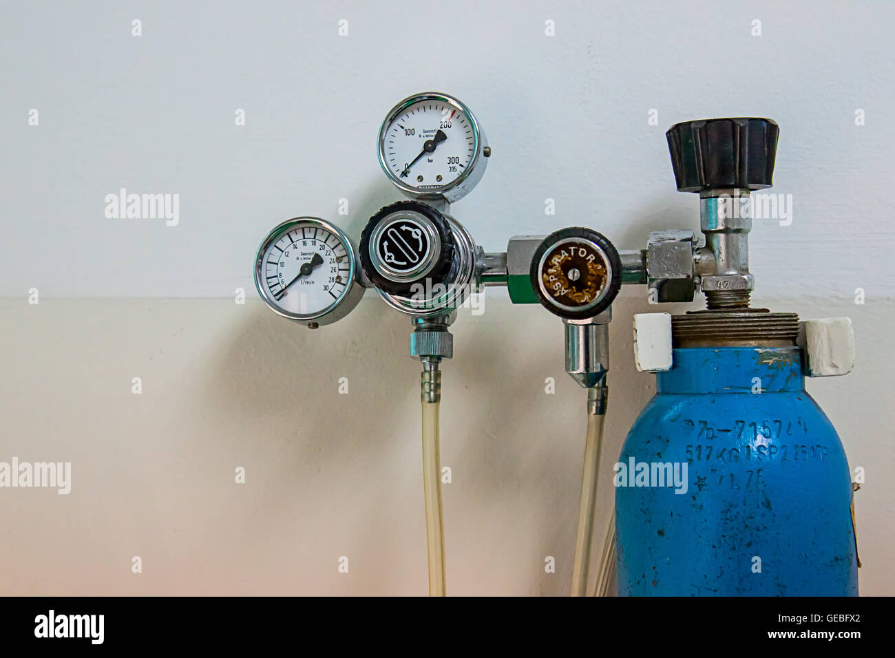 Oxygen tank hi-res stock photography and images - Alamy