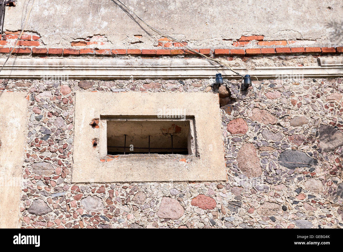 old crumbling building Stock Photo - Alamy