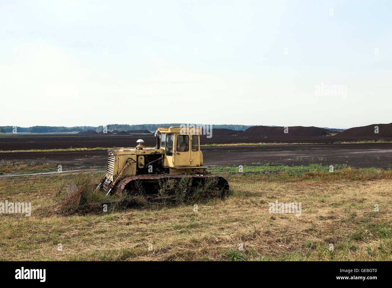extraction of peat Stock Photo - Alamy