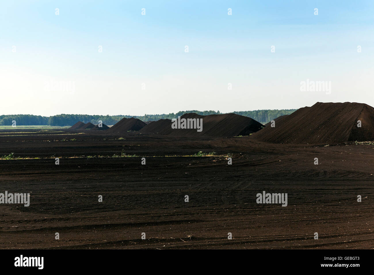 extraction of peat Stock Photo - Alamy