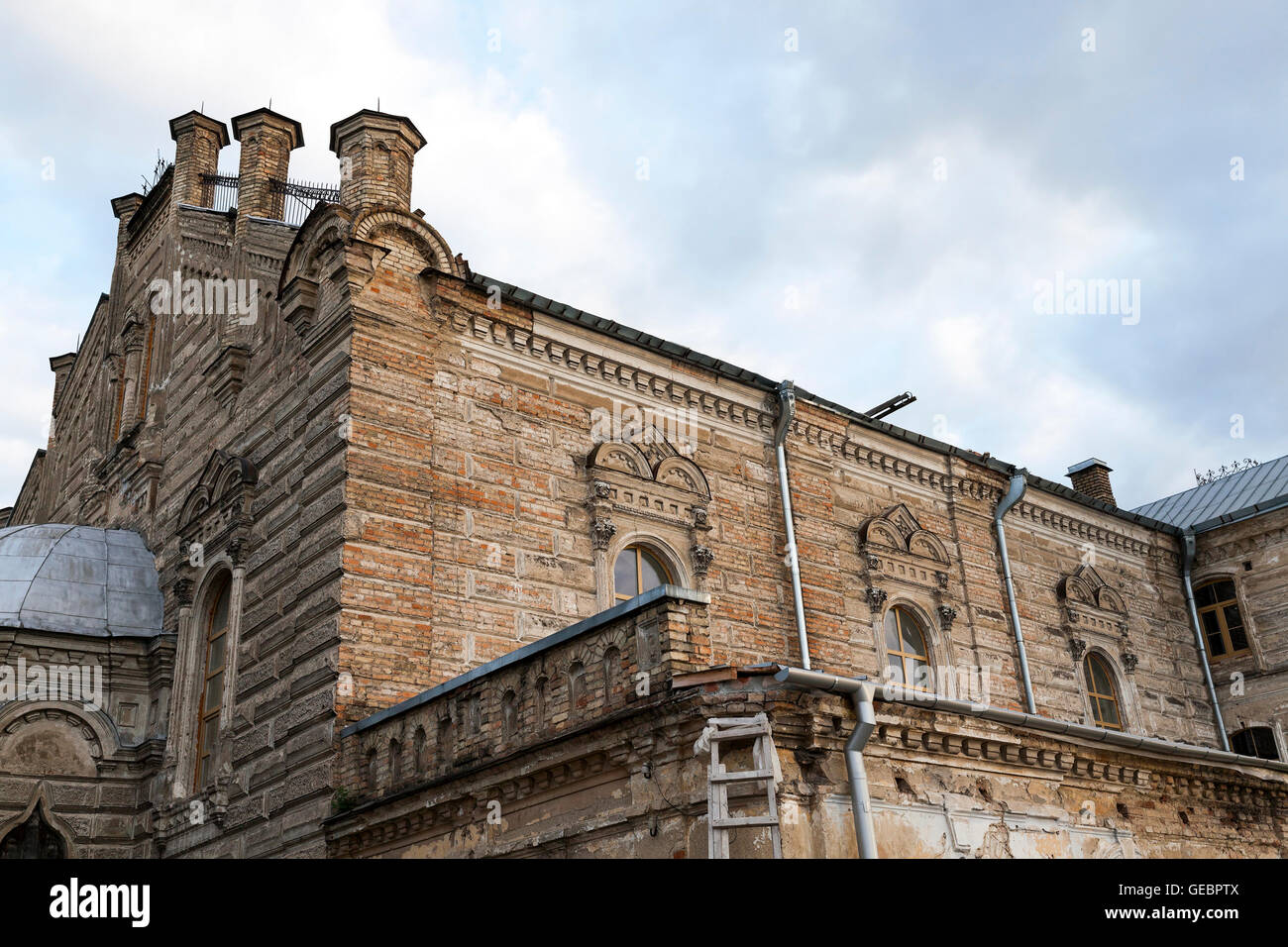 old crumbling building Stock Photo - Alamy