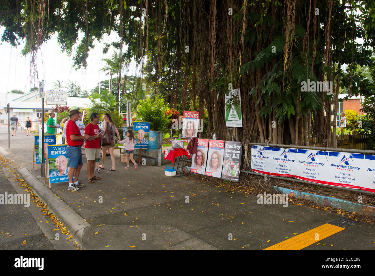 Mossman town queensland australia hi-res stock photography and images ...