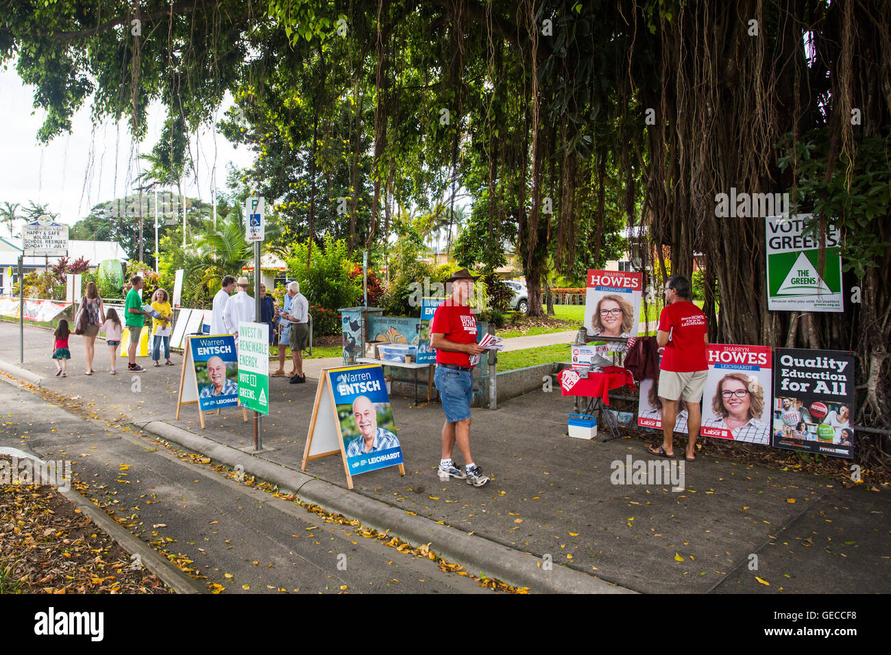 Mossman town queensland australia hi-res stock photography and images ...
