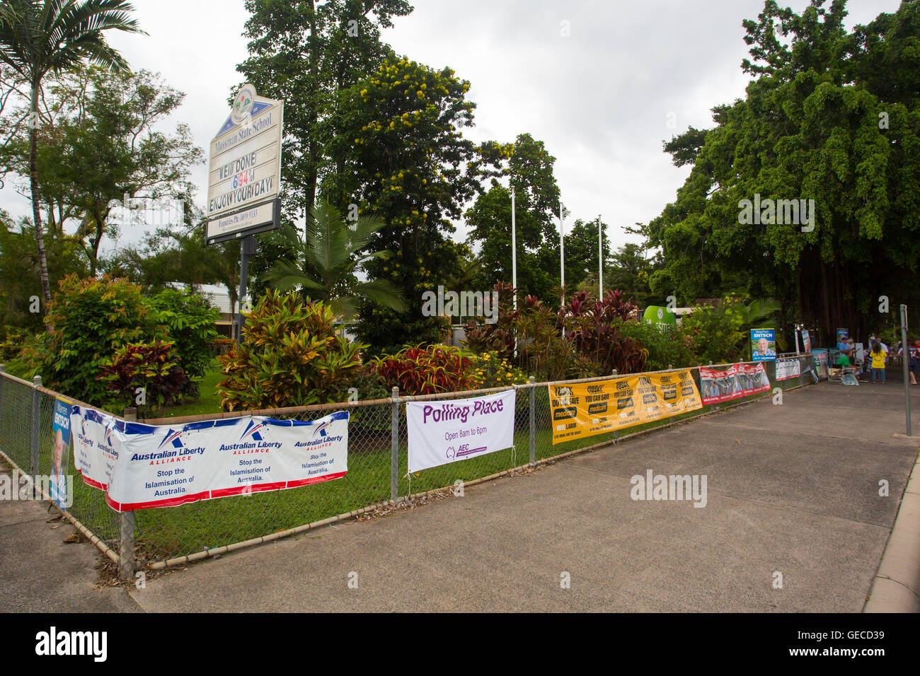 Mossman town queensland australia hi-res stock photography and images ...