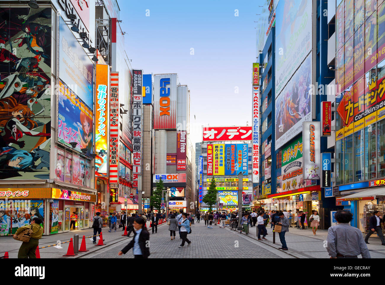 Gaming cafes hi-res stock photography and images - Alamy