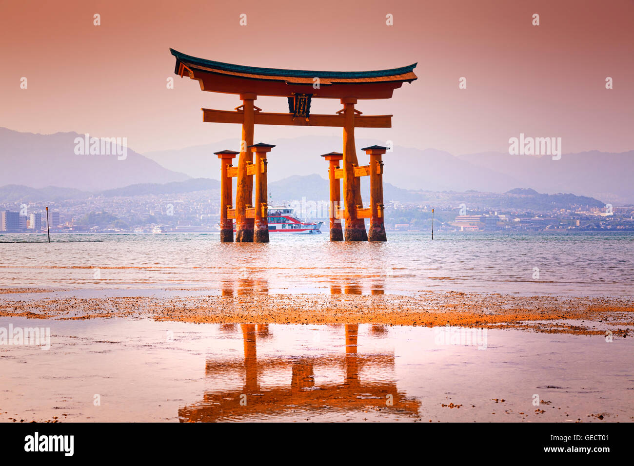 The floating torii gate of Itsukushima Shrine, Japan Stock Photo - Alamy