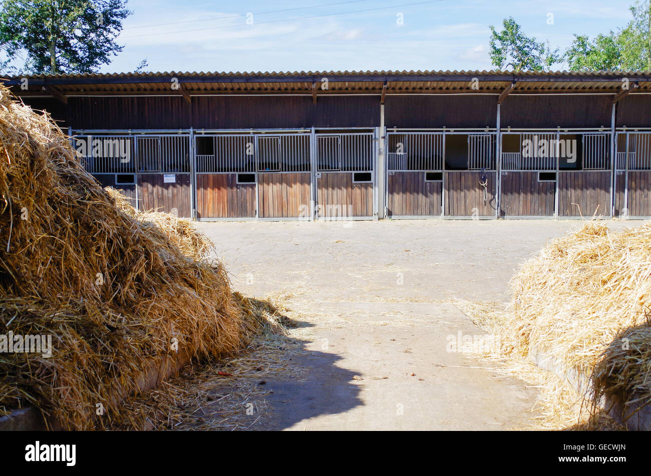 Courtyard with stables High Resolution Stock Photography and Images - Alamy